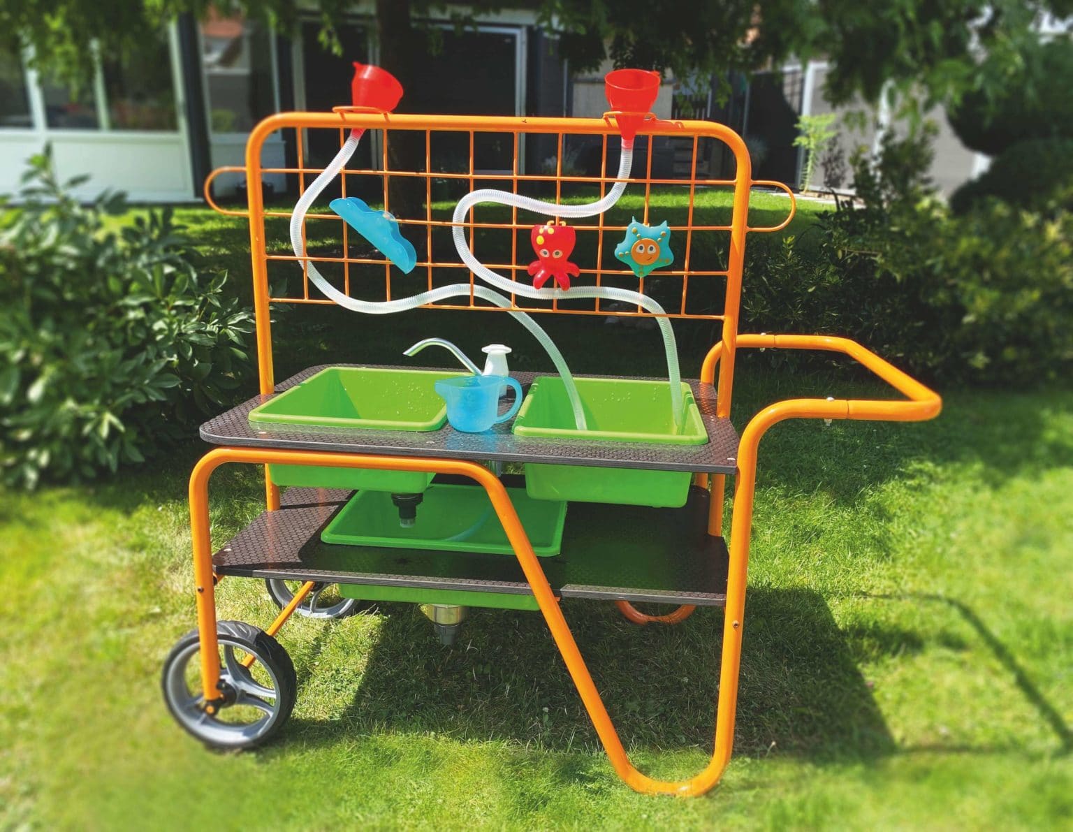 Beleduc Mobiler Wasserspiel & Sandspieltisch - Matsch Spaß online ...