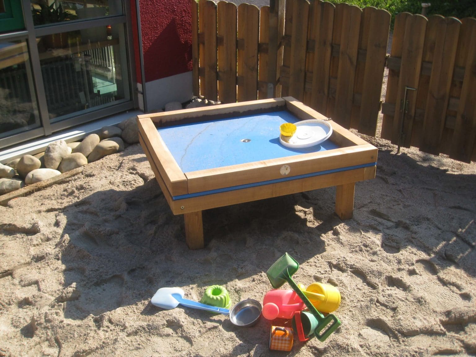 Matschtisch groß aus Robinien-Holz online kaufen | Kigata